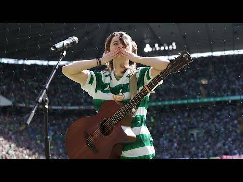 🤩 Ellie Dixon performs ‘Jota on the Wing’ at a packed Paradise ...