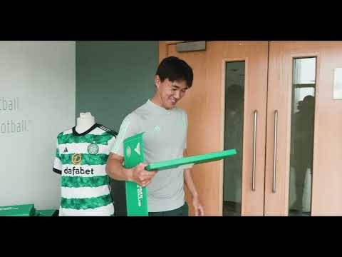 🎥 Watch as the Bhoys received their #FC24 games at Lennoxtown this week ...