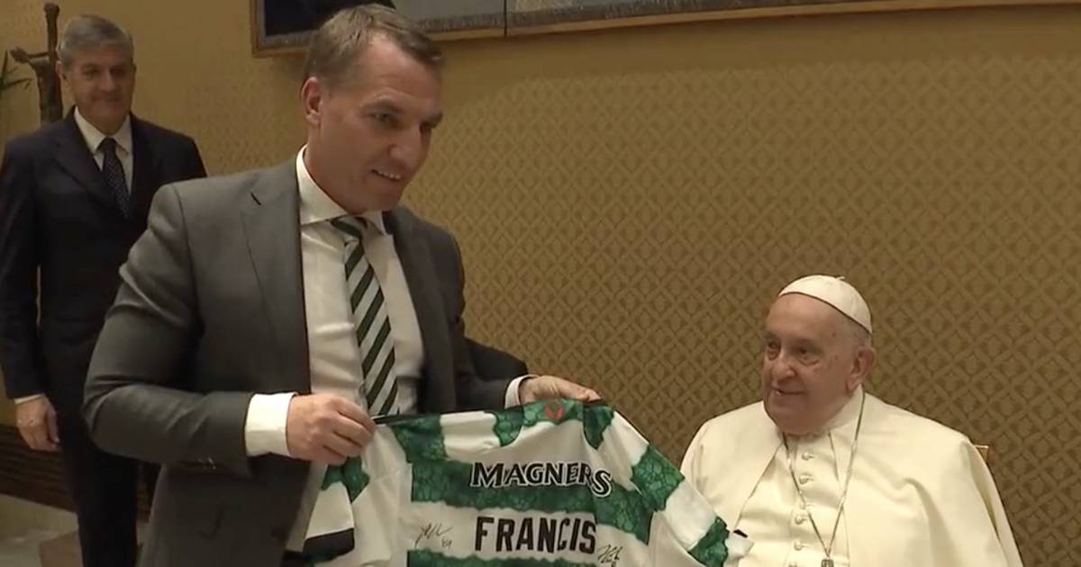 Brendan Rodgers presents Pope Francis with Celtic top as Hoops squad ...