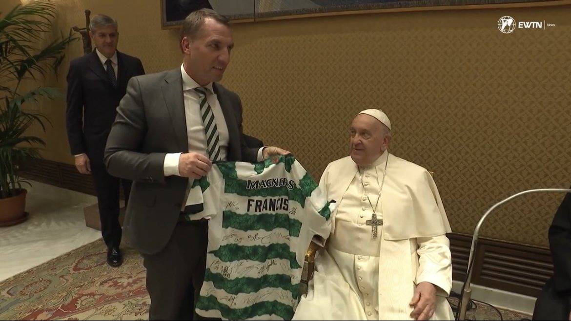 Video: Celtic manager, players and board meet Pope Francis - Celts Are ...